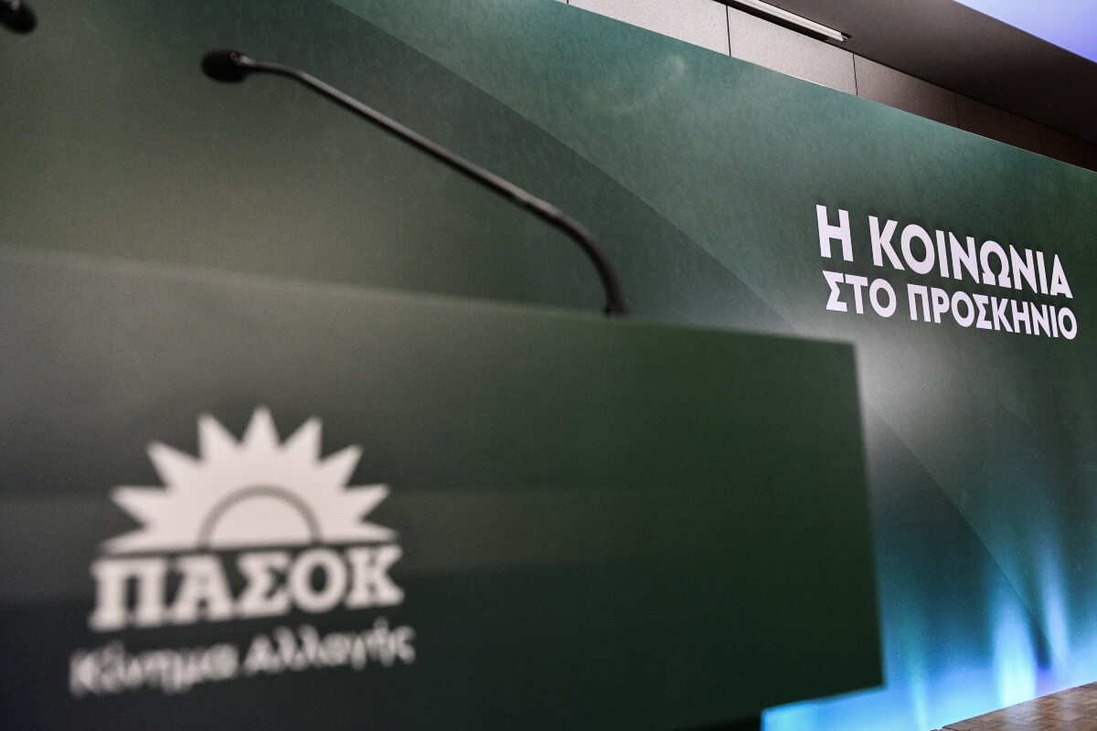 ΠΑΣΟΚ-ΚΙΝΑΛ: Ο κ. Μητσοτάκης αλλάζει τις εκδοχές σαν τα πουκάμισα στο ...
