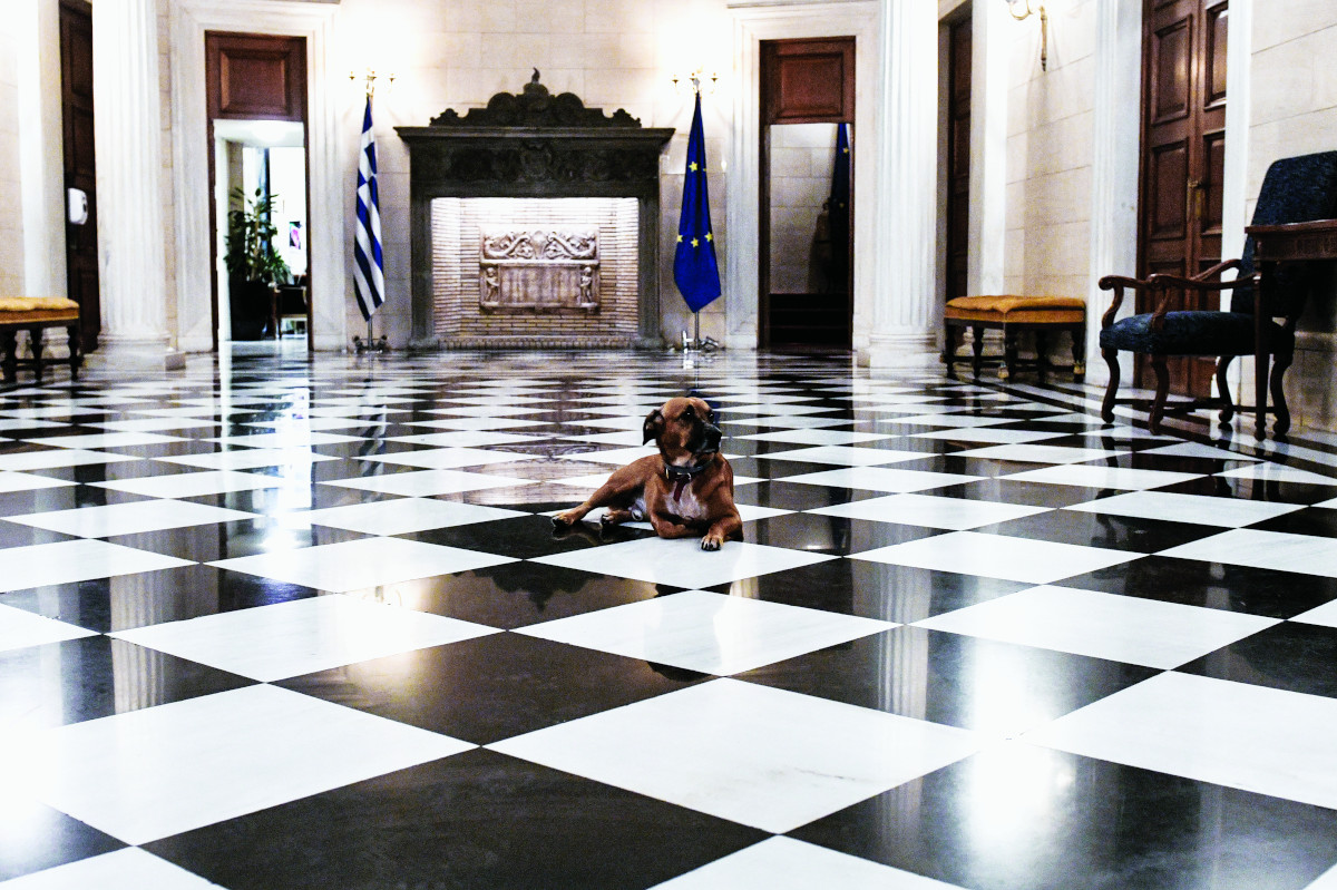 Γιατί στράβωσε το επιτελικό κράτος: Το δυνατό χαρτί του Μαξίμου έγινε η ...